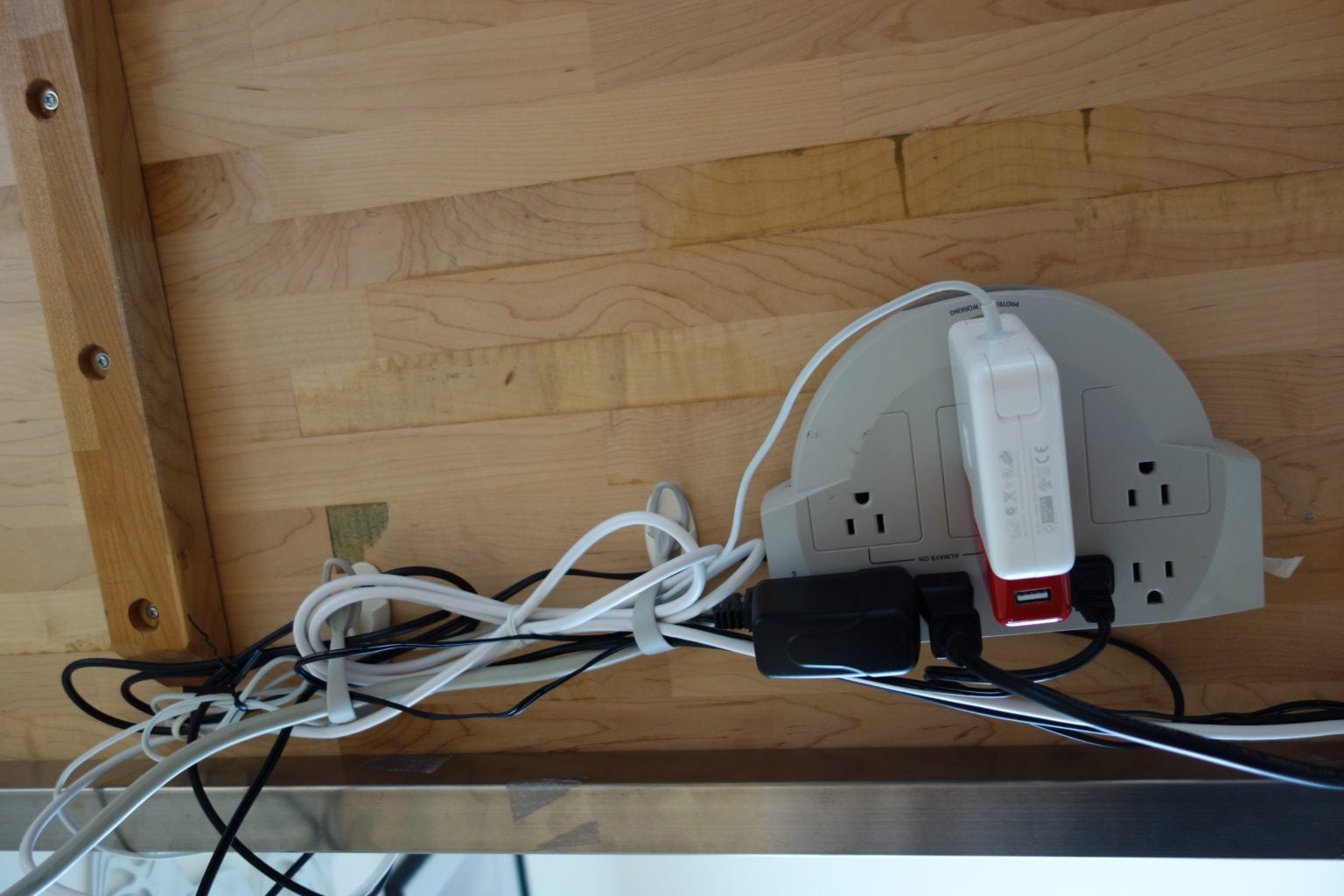How I Cleaned Up My Desk Cabling – Brent Ozar